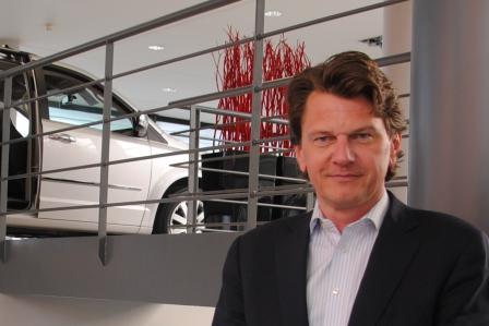 Geen chips: met de hand de koffer in... - Made in