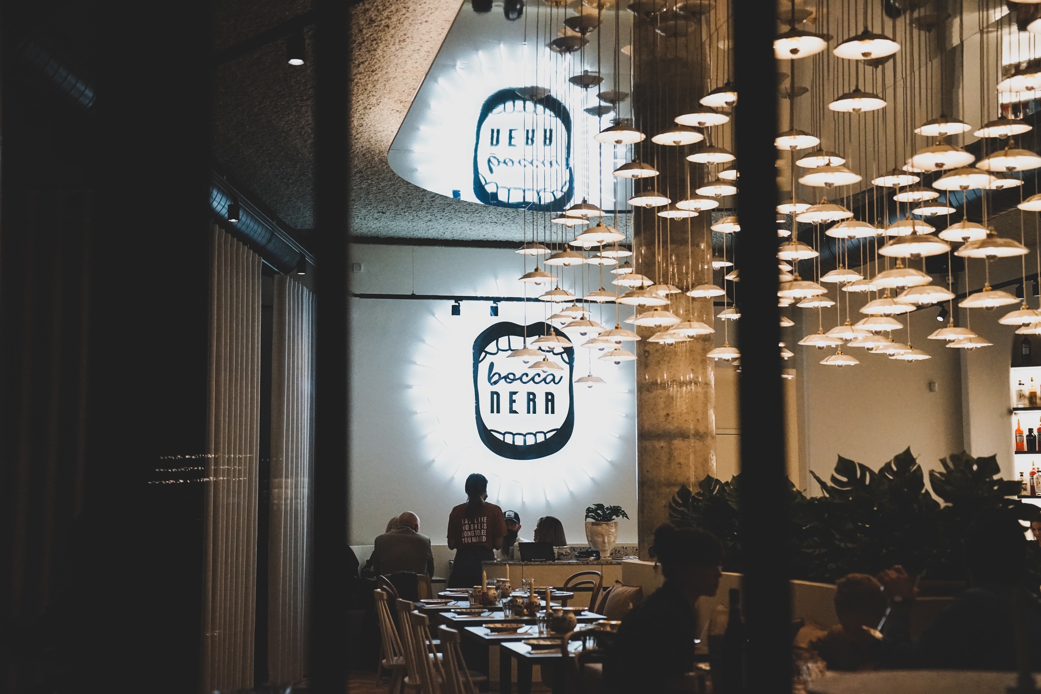 Aannemers en chef openen nieuw restaurant - Made in