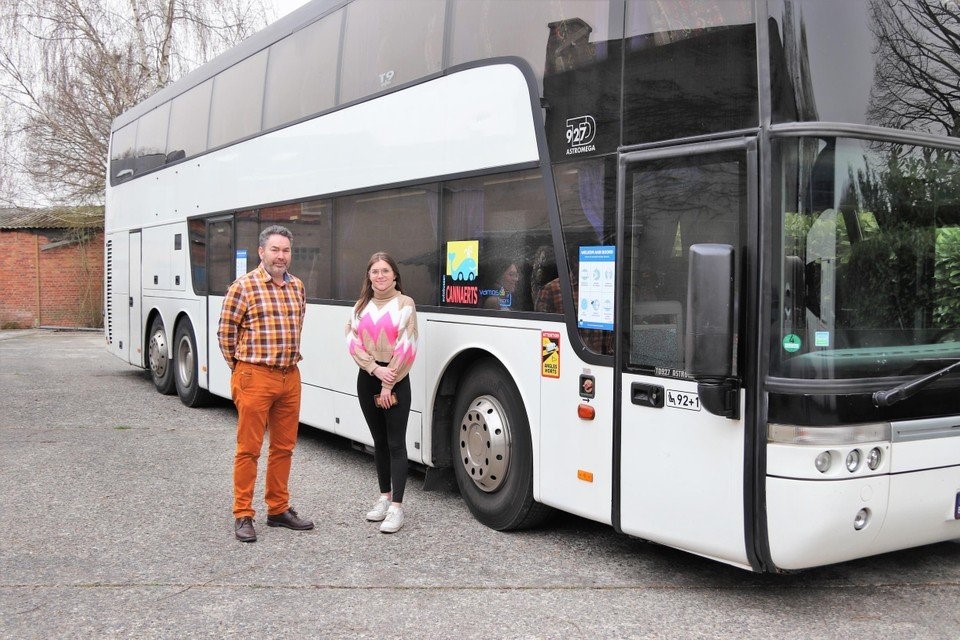Autobussen Cannaerts gaat moeders en kinderen ophalen aan grens ...