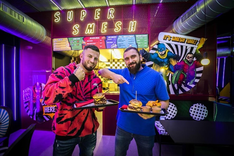 Wereldberoemde MMA-vechter Erko Jun opent burgerrestaurant met ...