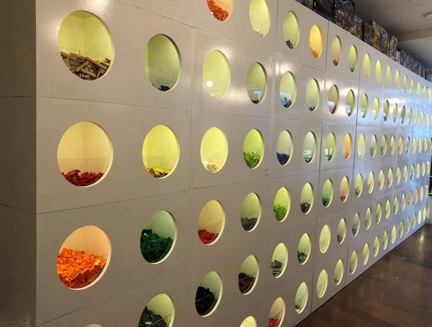 Merijn (23) opent pop-up Legowinkel met sets, mannetjes én 60 à 70 ...