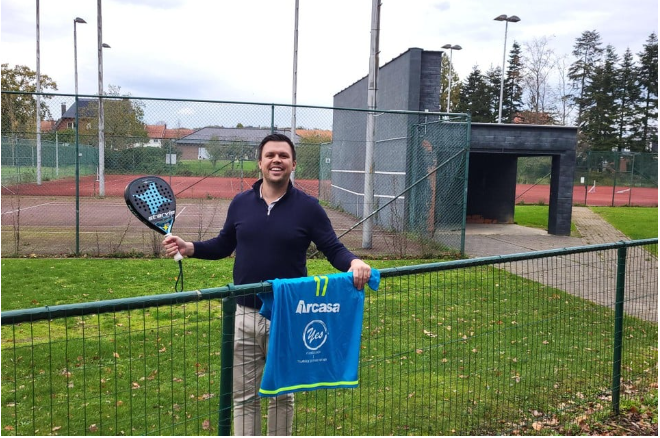 Ondernemer blaast oude tennisterreinen nieuw leven in via padel en ...