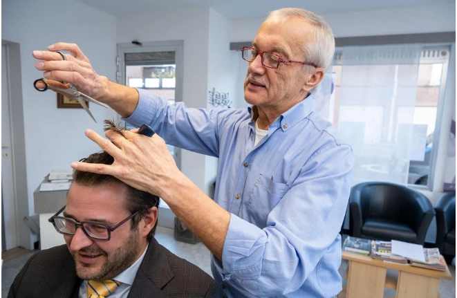 Wilrijkse kapperszaak bestaat 50 jaar: “Al 10 jaar met pensioen, maar ...