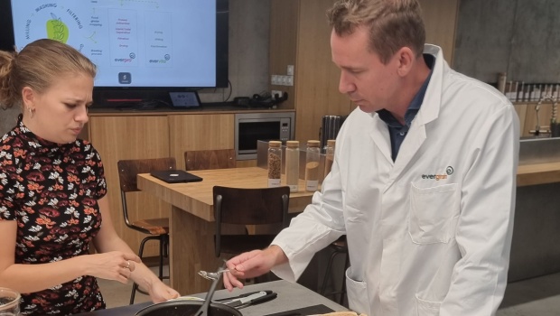 Minister Brouns bezoekt BioBrew- en Evergrain-lab van AB Inbev: "Het is ...