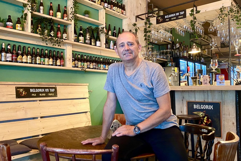 Cafébaas opent derde café met meer dan 150 soorten bier: “Ik ken geen ...