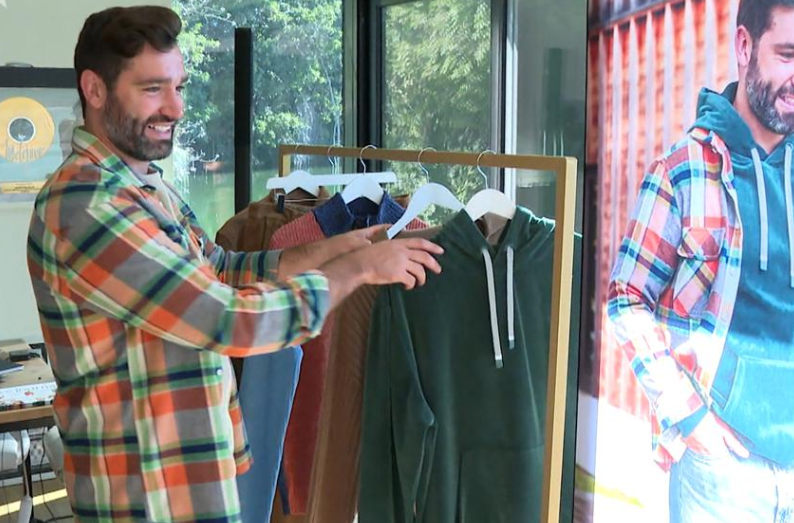 Metejoor stelt zijn nieuwe kledinglijn voor: “Hier word ik gelukkig van ...