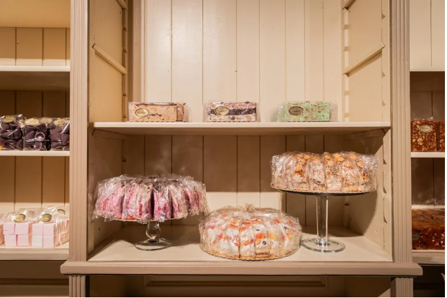 Halfjaar na plotse ziekte heropent Edouard Gauthier (85) zijn ...