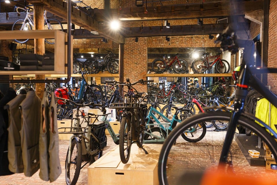 Fietsspecialist Velodome blaast tien kaarsjes uit: “We willen meer zijn ...