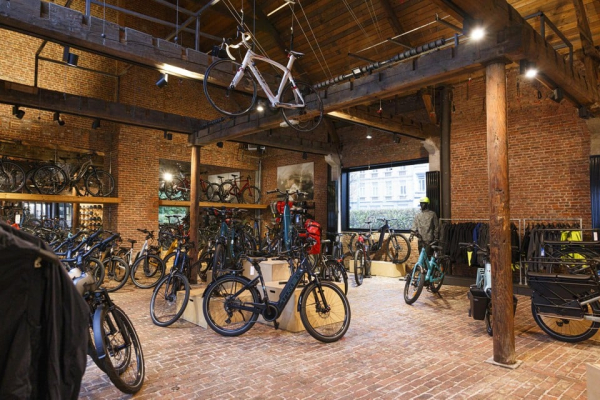 Fietsspecialist Velodome blaast tien kaarsjes uit: “We willen meer zijn ...