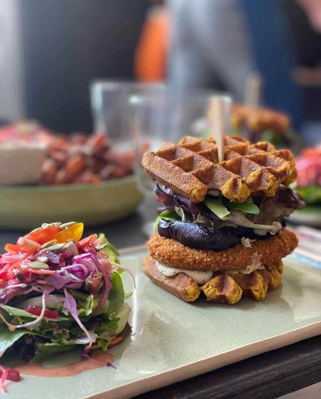 Quick lanceert wafelburger, maar B-NUT in Brasschaat bedacht het ...