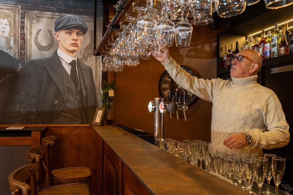 Eric opent bruine kroeg in 'Peaky Blinders'-stijl in Boom - Made in