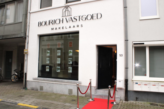 Ghizlane (23) opent eigen vastgoedkantoor: “We bieden verfrissende benadering in iedere ...