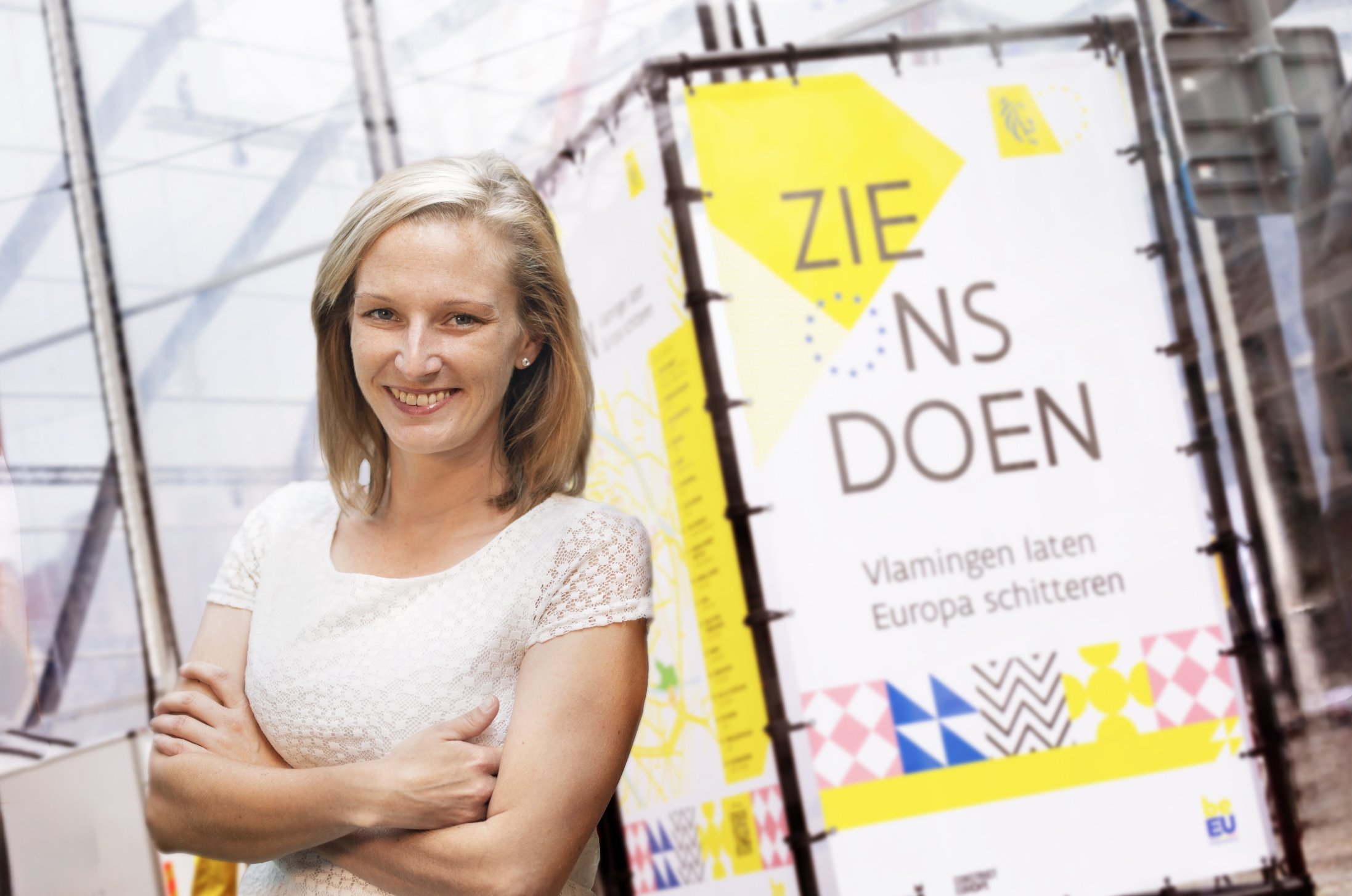 Groten der aarde vallen voor de lens van Evi - Made in