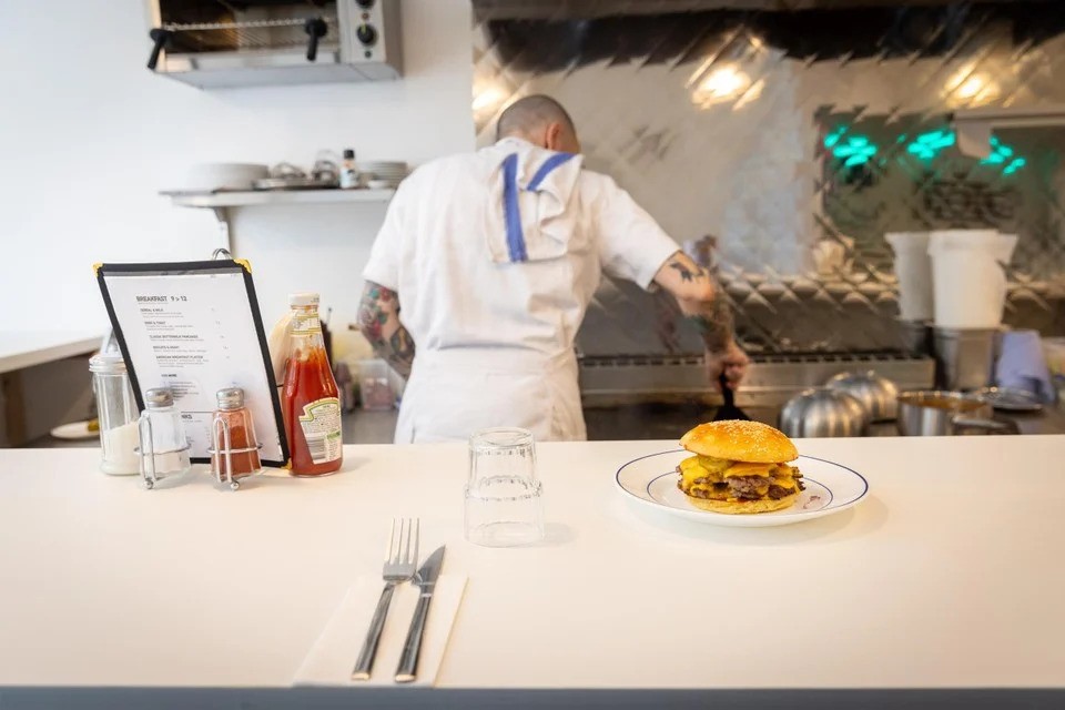 Met Quite Frankly opent eerste American diner in Antwerpen: geen ...