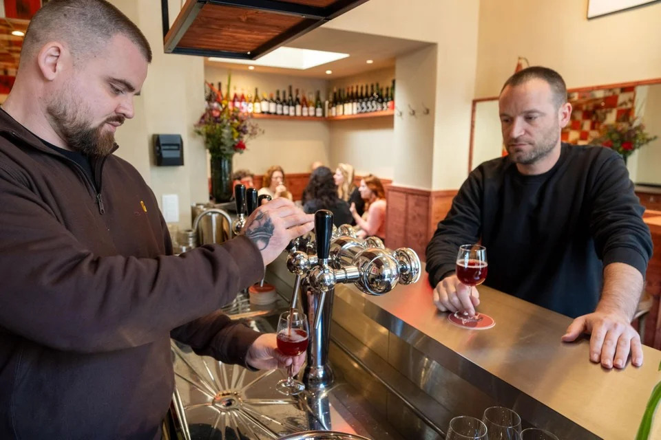 Café Baron en Amber Bottle Shop openen Ruby: “Een bruine natuurwijnbar ...