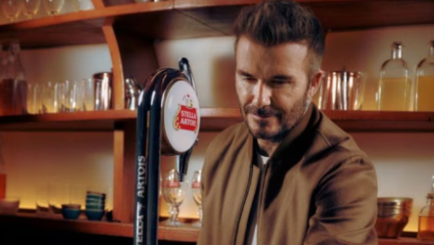 David Beckham is het nieuwe gezicht van Stella Artois: "Al jaren mijn ...