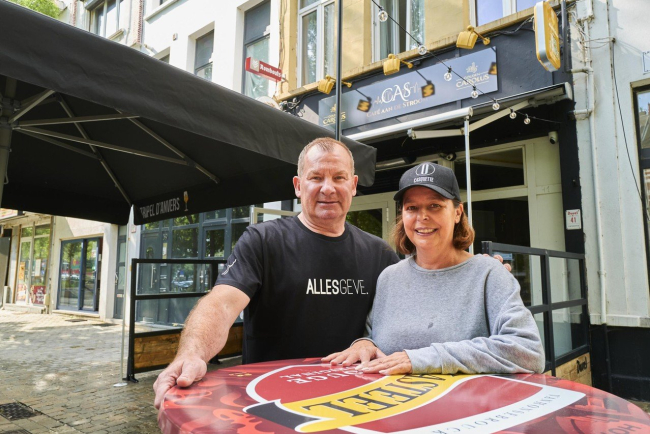 Broer van voormalig Antwerpspeler Marc Van der Linden begint café op ...