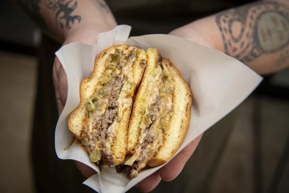 Populaire burgerzaak Plump telt af naar ‘waanzinnig’ DRIP-festival ...