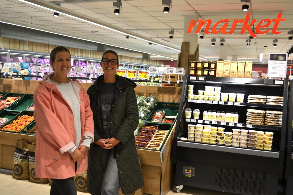 Zussen Adeline (34) en Sharon (32) maken Carrefour aantrekkelijker voor ...
