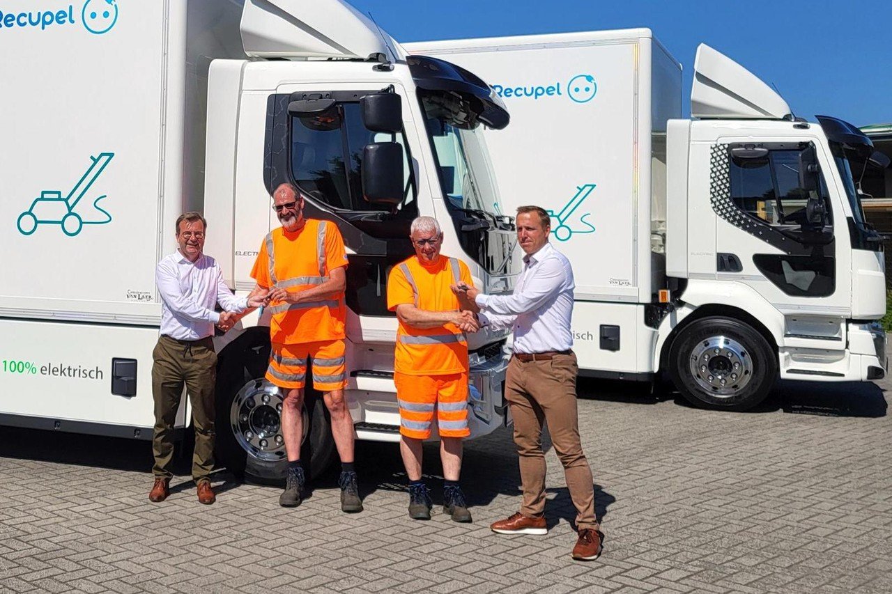 Volvo Trucks Center Olen laat IOK Afvalbeheer elektrisch rijden - Made in