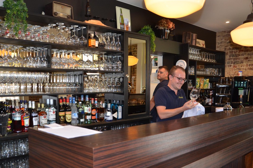 Joris (35) blaast iconisch café De Valk nieuw leven in - Made in