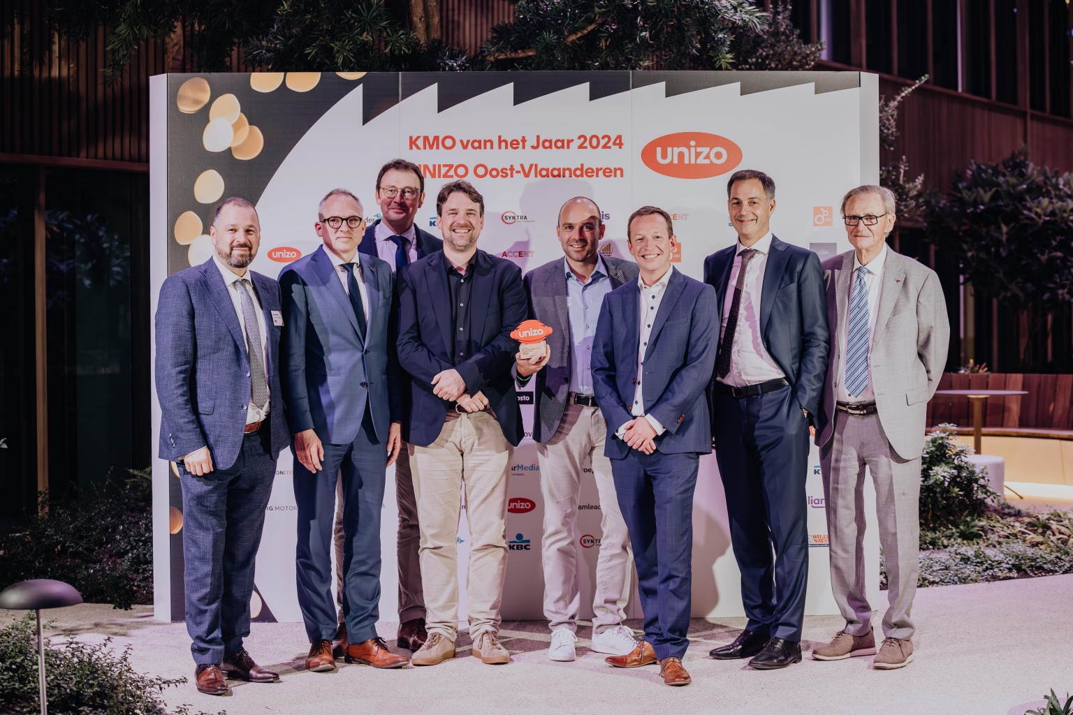 Locquet Power & Light uit Kruisem is KMO van het Jaar en Bizzcontrol ...