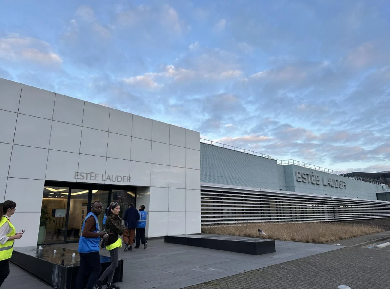 Cosmeticagigant investeert 5 miljoen euro in Kempense sites: “Estée ...