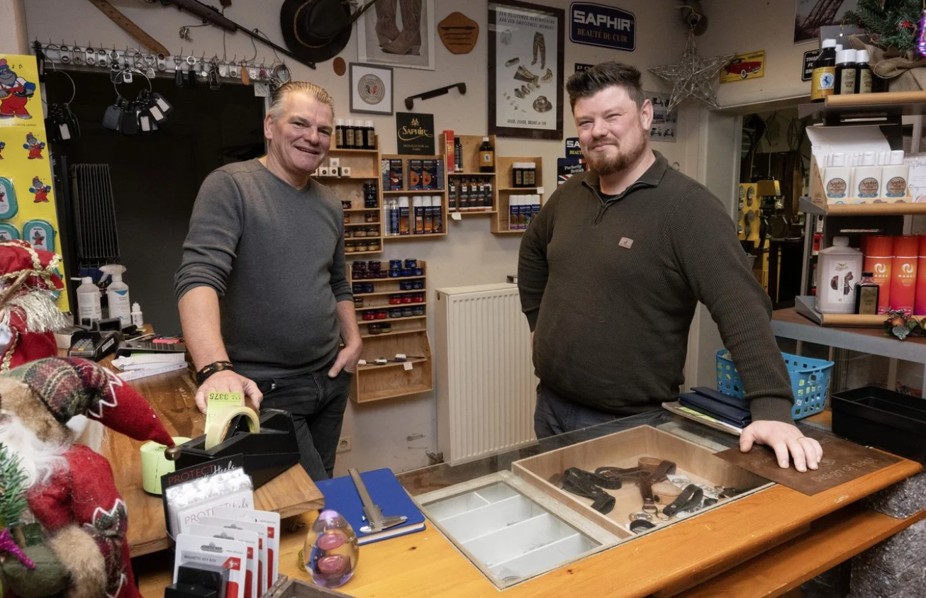 Walter draagt Ledershop Cavents na meer dan 40 jaar over aan Tim - Made in