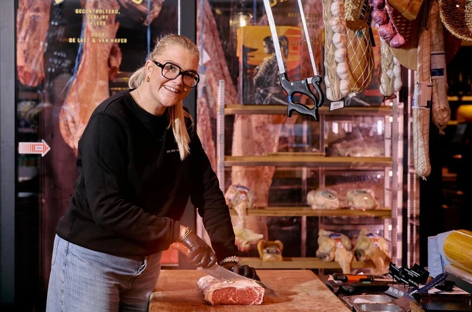 Axelle De Laet (21) is opvolgster van vader Luc in slagersimperium ...