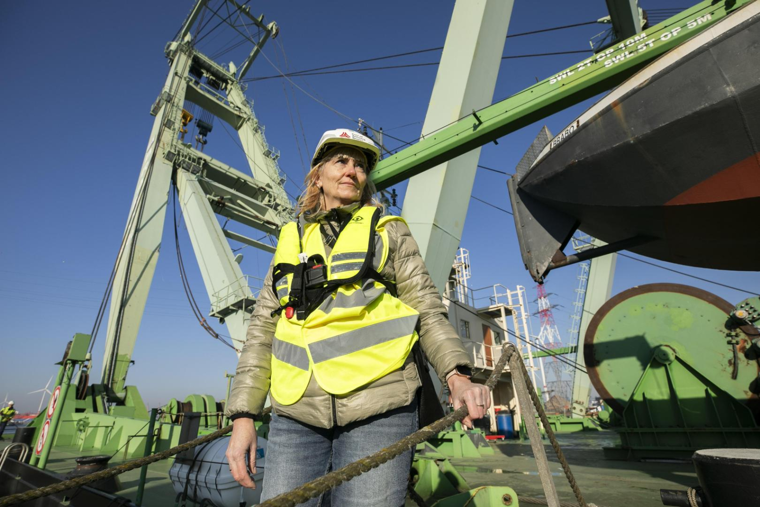 “Havenbedrijf zoekt overnemer voor hijsbok Brabo”: grootste drijvende ...