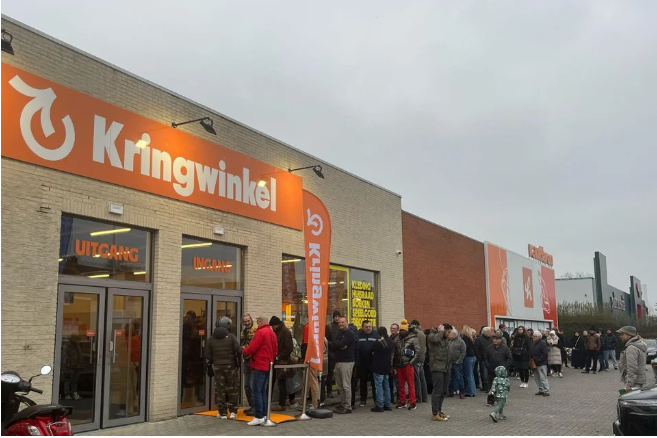 Meteen veel interesse voor pre-opening van Kringwinkel van Borsbeek ...