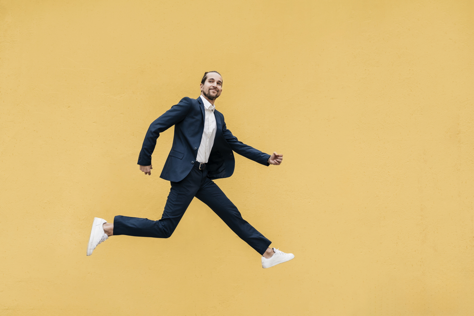 Chinese bouwer van e-trucks Windrose plant grote assemblagefabriek in ...