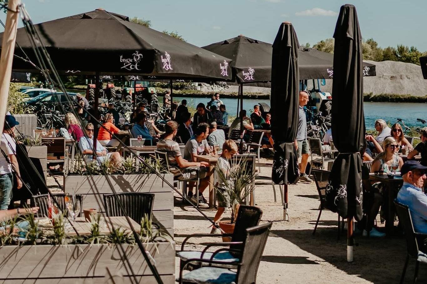 Ruimtelijke regels dwingen Kempense zomerbar-ondernemers tot nieuwe ...