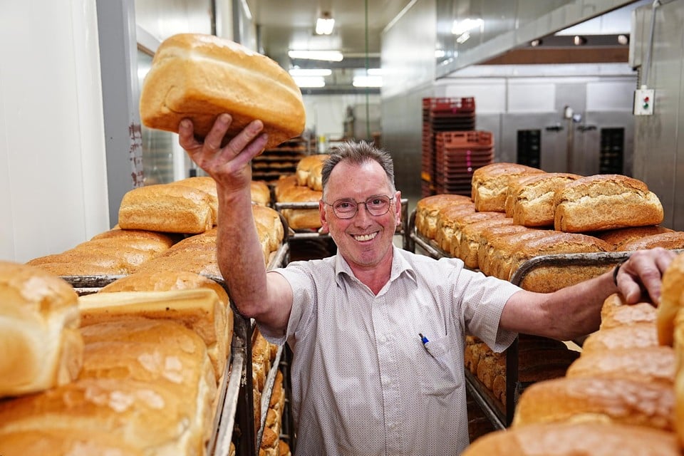 Na 40 jaar laat bakker Luc Van Hecke zijn imperium met 17 winkels in en ...
