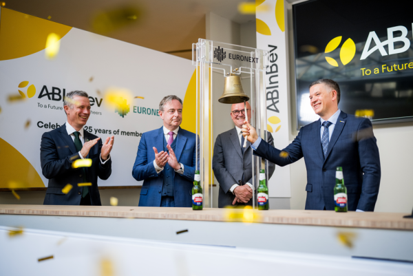 Chinese bouwer van e-trucks Windrose plant grote assemblagefabriek in ...