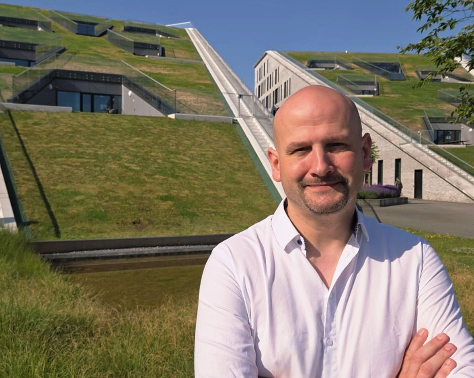 Drie komma drie miljoen in bakje van DeltaBlue - Made in