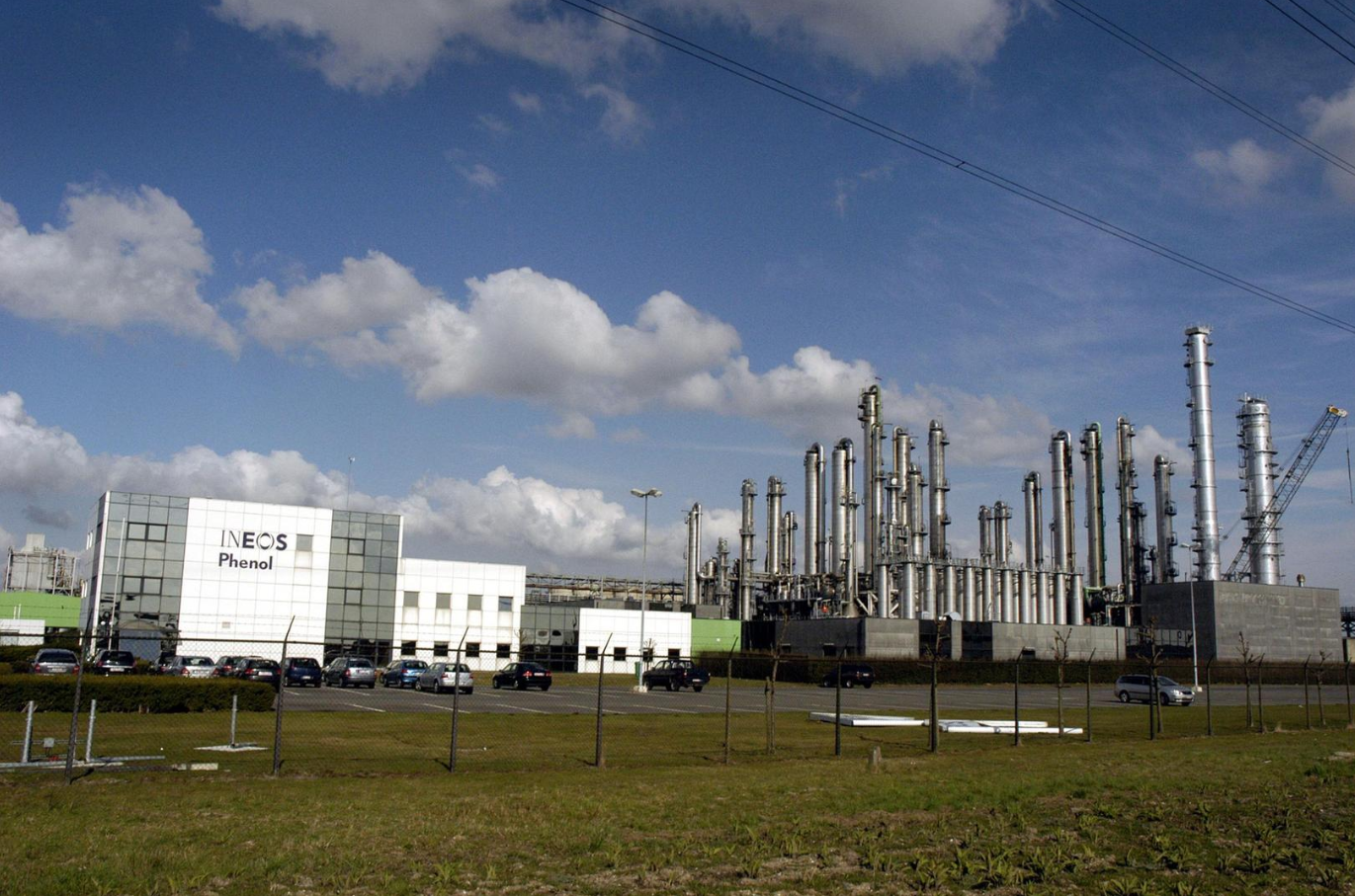 Chemiebedrijf Ineos Phenol in Antwerpse haven stelt heropening uit ...