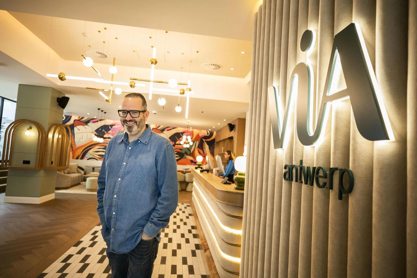 Binnenkijken bij Via Antwerp: “Het interieur verzoent art nouveau-architectuur met de belle ...