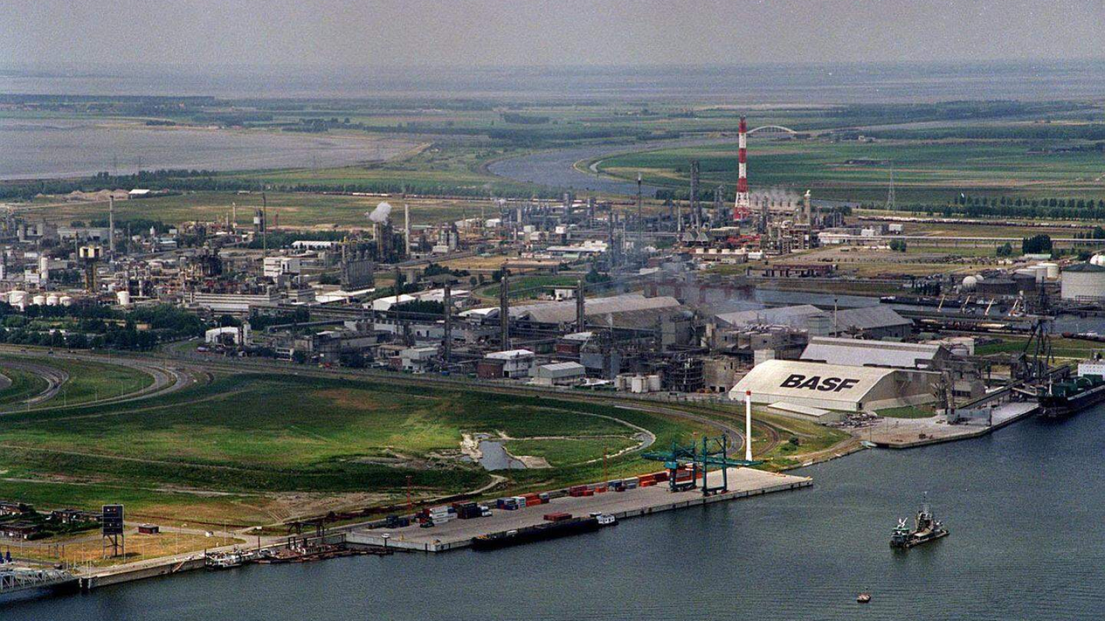 Milieuverenigingen in beroep tegen nieuwe vergunning stoomkraker BASF ...