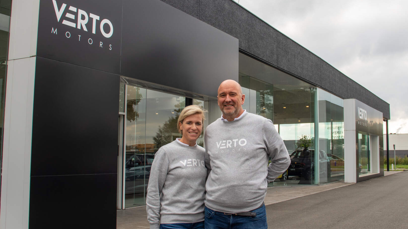 Tom (54) en Ellen (48) verhuizen hun garage naar waar het allemaal ...