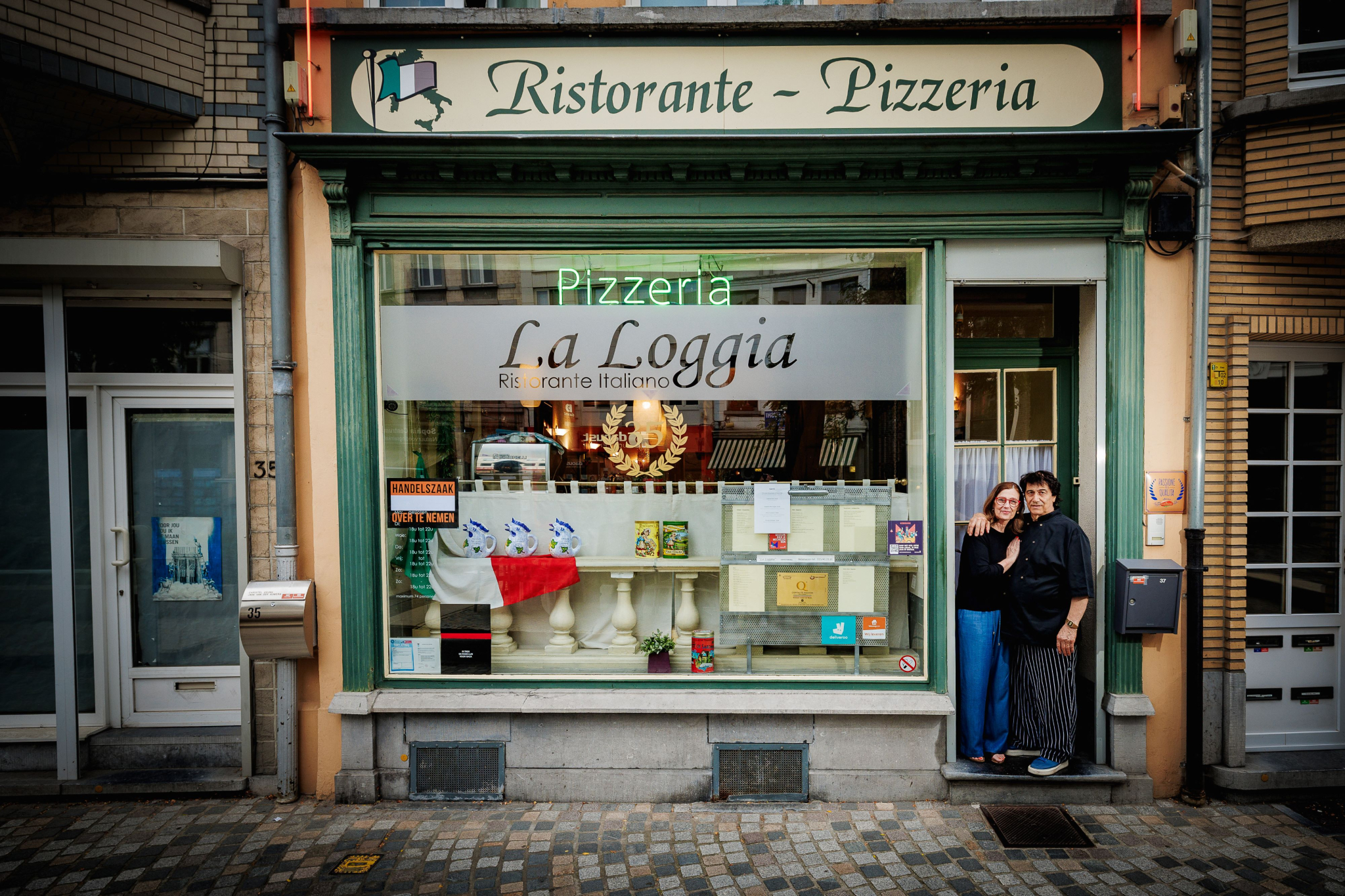 Joke en Khalil heropenen brasserie Het Brughuis: “Het nieuwe interieur ...