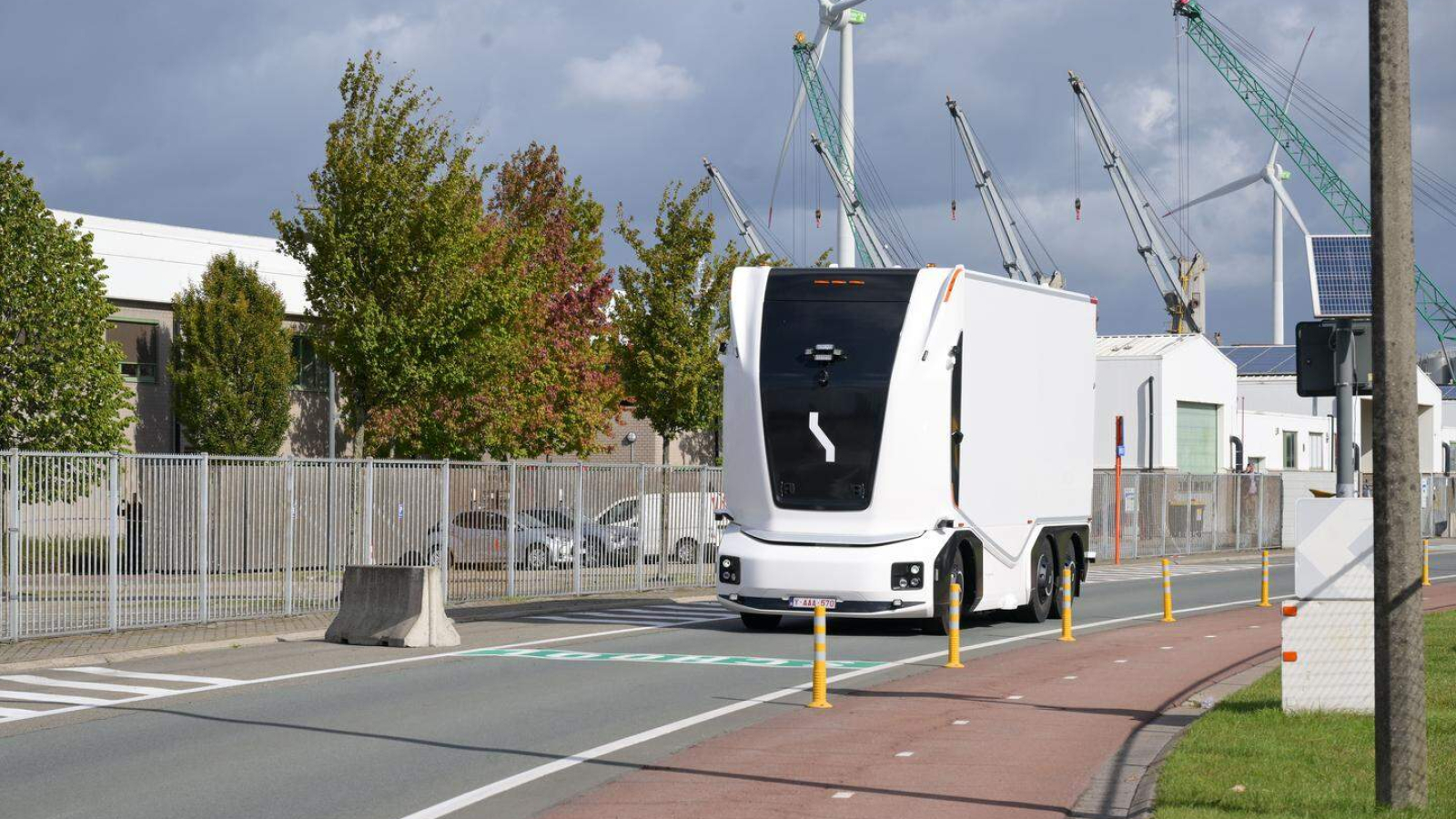 Zelfrijdende truck maakt eerste meters op openbare weg in Antwerpse ...