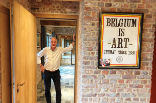 Dominiek De Clerck stopt zijn Waregemse CKV Bank in een nieuw pak en ...