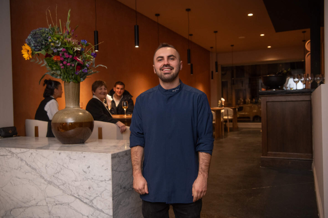 Altin Mero (31) pendelde jaren tussen de strafste restaurants ter ...