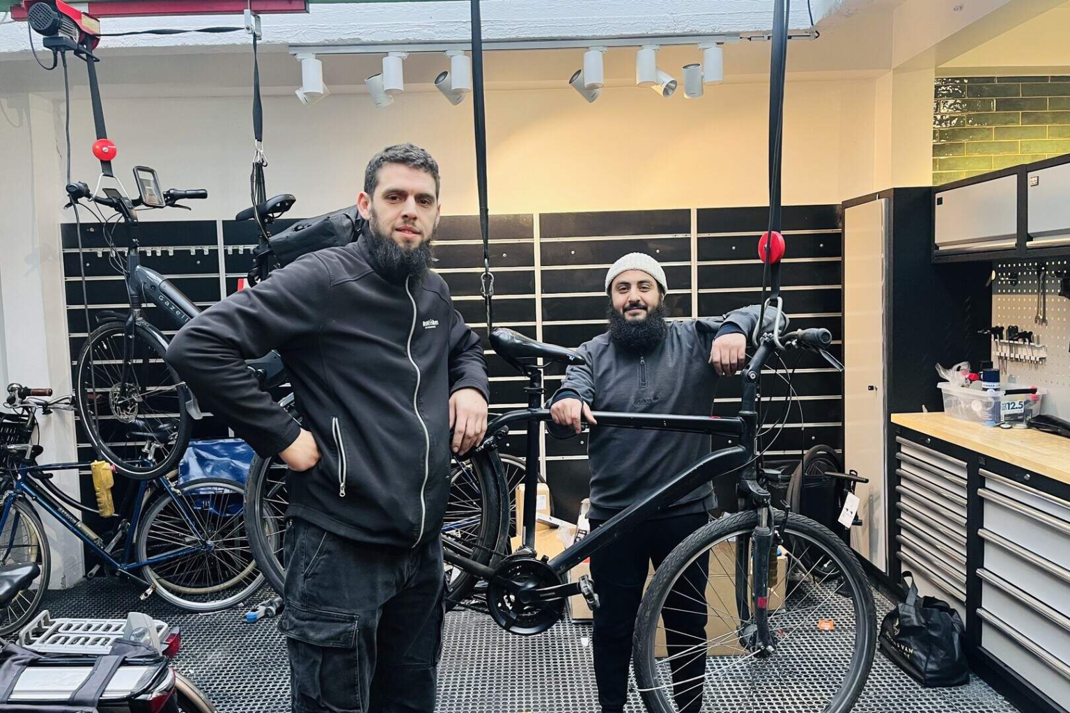 Brahim (35) trekt met fietswinkel Bella Bikes naar Paleisstraat: “Nog ...