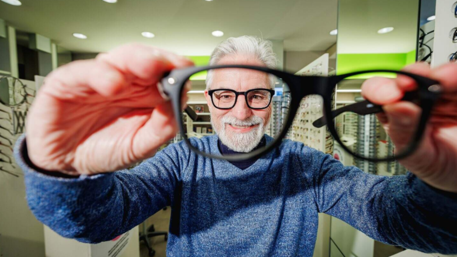 Den Brillenman opent tweedehandswinkel in hartje Mechelen: “Elke bril ...