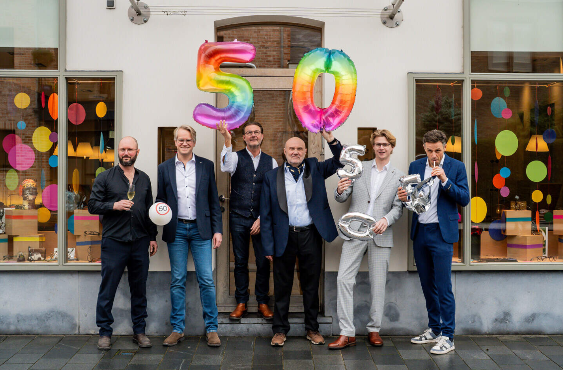 Van doorsnee naar spectaculair: Tony’s Optiek vindt al 50 jaar brillen ...