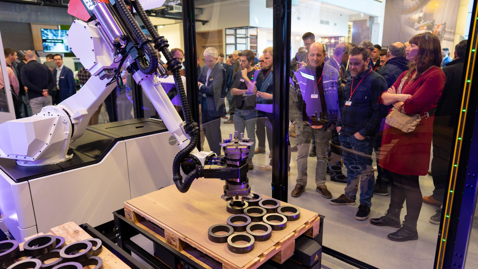 RoboJob stelt deuren van hoofdkantoor open en toont nieuwste innovaties ...