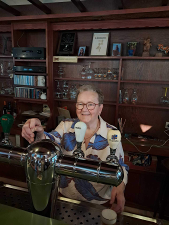 Rita Peeters staat als vijfde generatie al 50 jaar achter de toog van ...