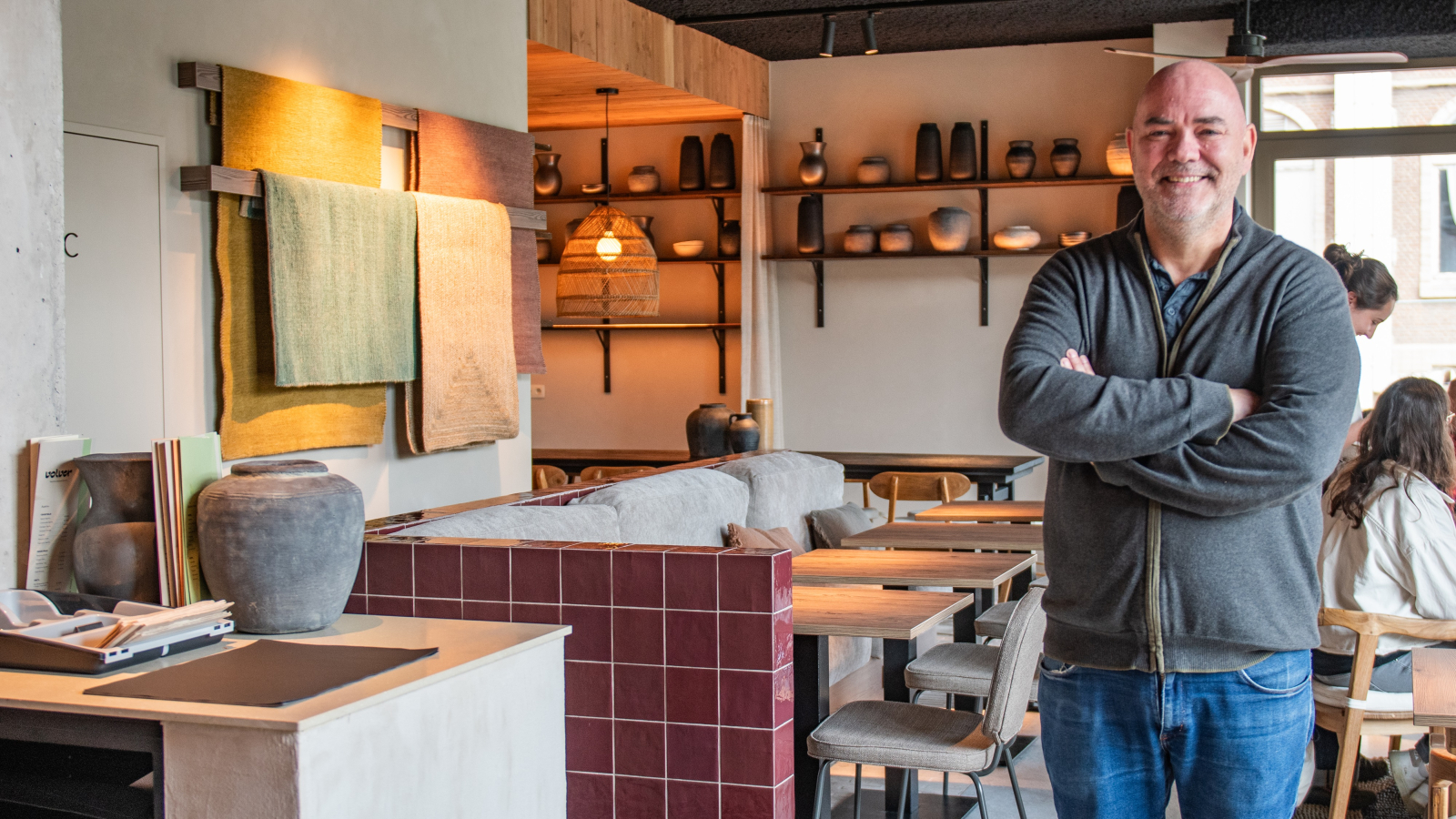 Manu keert na 27 jaar Madrid terug en opent bistro Volver: "Beetje ...